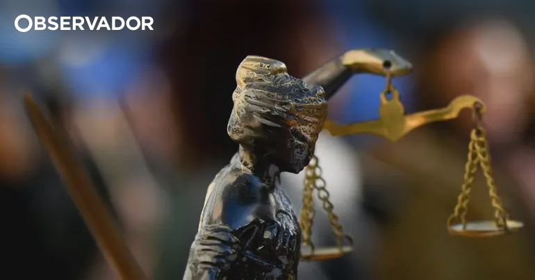 Mãe que deixou filhos sozinhos cinco dias em casa absolvida em tribunal ...